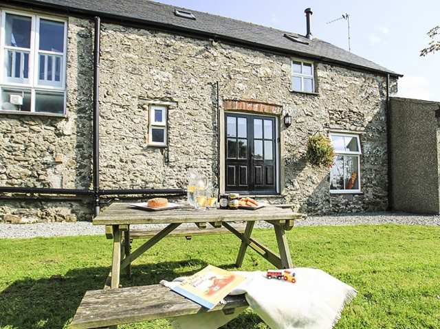 Anglesey Holiday Cottages & Accommodation | Menai Holidays